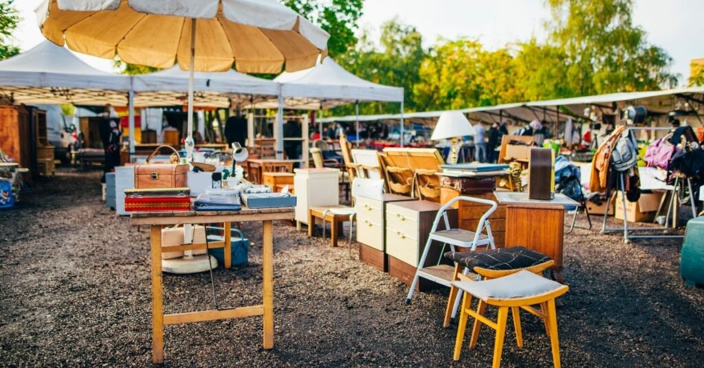 How To Make Money Flipping Items {8 Best Things To Flip!}