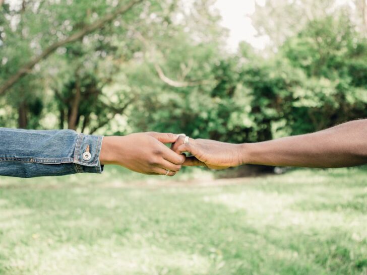 How To Sell Pictures Of Your Hands For Cash